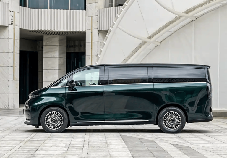 吉利银河翼真L380上市，近30万起售，这款电动MPV究竟值不值得买？