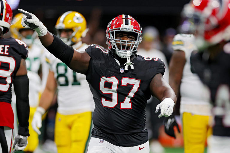 Grady Jarrett released by Atlanta Falcons, signs with Chicago Bears