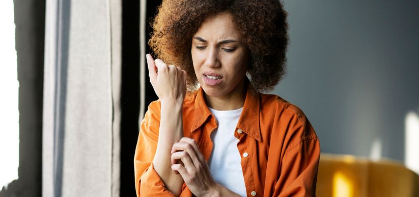 Démangeaisons et irritations de la peau : quelles causes et solutions