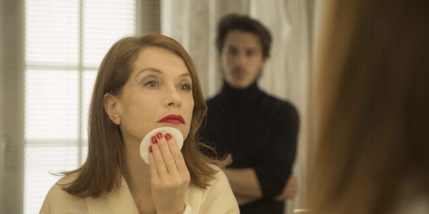 This 71-year-old French actress dazzles the red carpet in a timeless ...