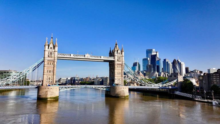 London's Tower Bridge reopens as emergency service scales down man who ...