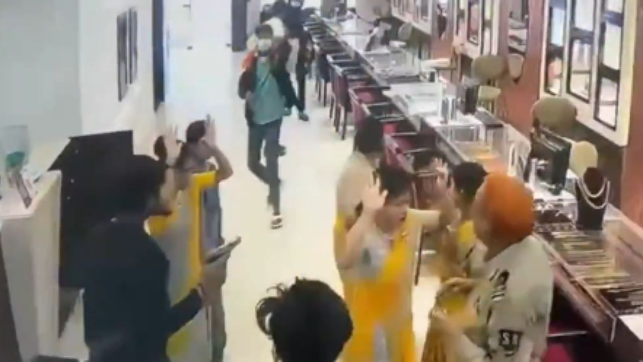 CCTV footage captures as armed robbers steal jewellery worth over $2mn from Tanishq showroom in ...