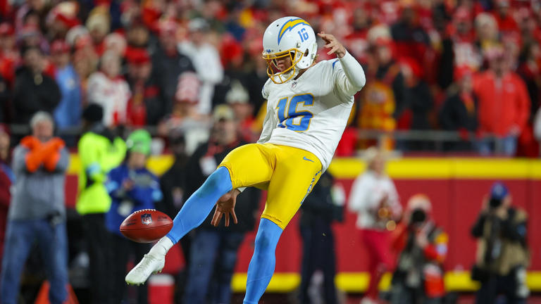 Chargers re-sign P J.K. Scott