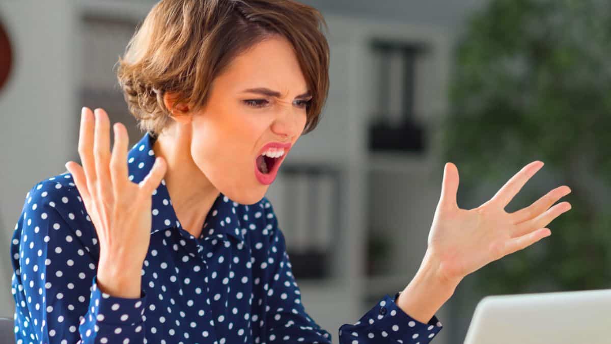 17 Behaviors That Turn People Off Immediately