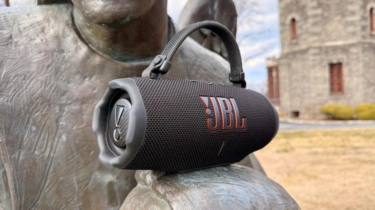 I Tried the New JBL Flip 7 and Charge 6 Bluetooth Speakers and Liked ...