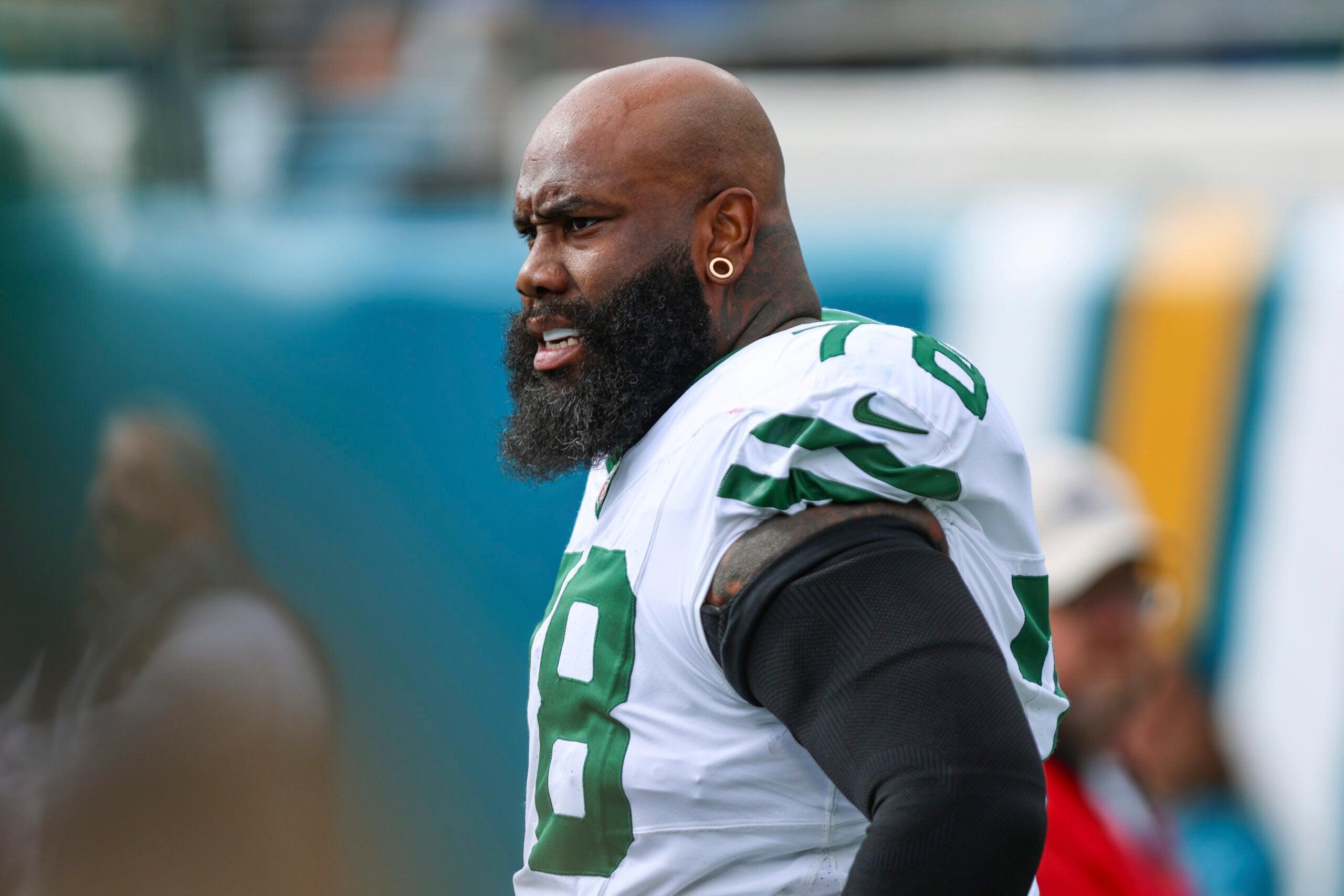 Patriots bolster offensive line by reportedly signing veteran tackle ...