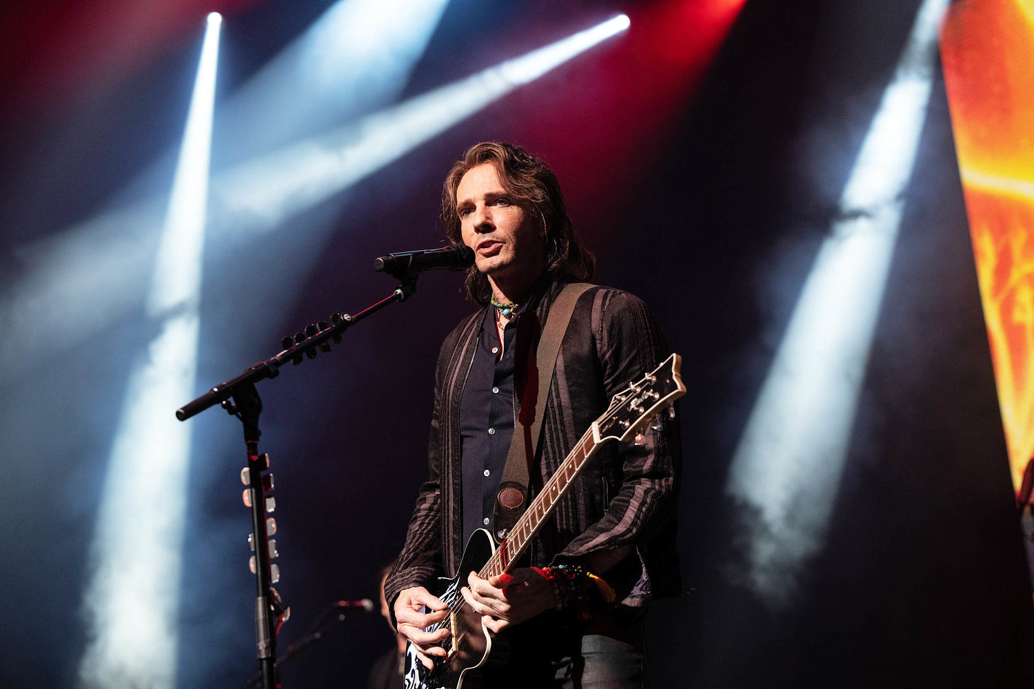 Rick Springfield reveals he has brain damage from concert fall 25 years ago