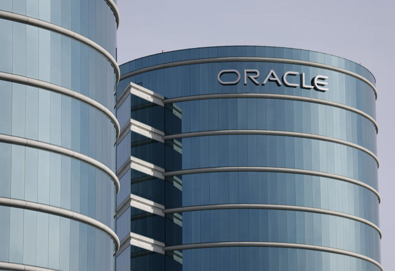 Oracle Sales Rise, Company Touts Data Center Growth Ahead
