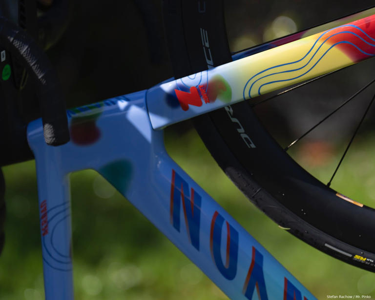 📸 Van der Poel goes wild! With this unique racing bike, Mathieu can be seen in Tirreno-Adriatico ...