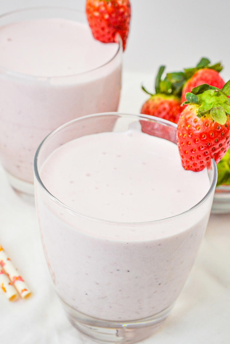 Keto Strawberry and Banana Protein Smoothie Recipe