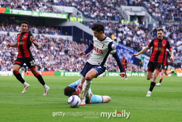 '크레이지’ SON, 또 '역대급 기록' 작성→'토트넘 레전드' 로비 킨 뛰어 넘었다...'127골' EPL 역대 득점 공동 '16위' 등극!