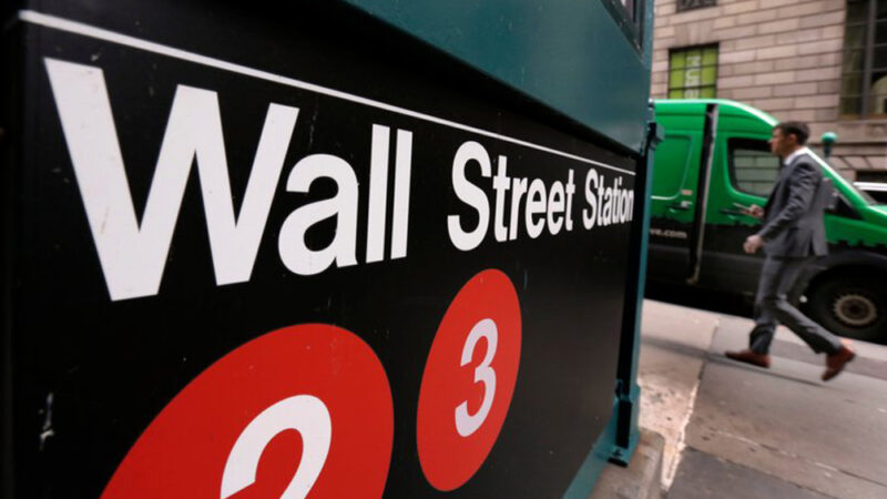 Dow Tumbles 890, Nasdaq Sinks 728, S&P 500 Loses 156