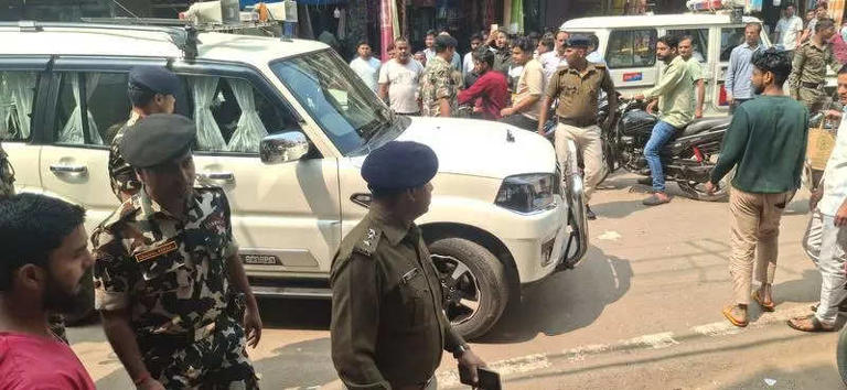 Jewellery worth Rs 25 crore robbed from Tanishq showroom in Bihar