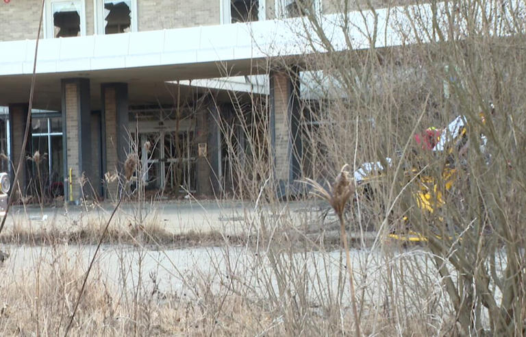 Rockford’s deteriorating Singer Mental Health Center could be torn down ...