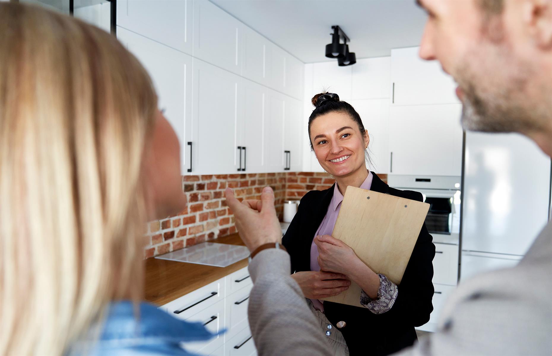 29 expert tips for selling a home quickly at a great price