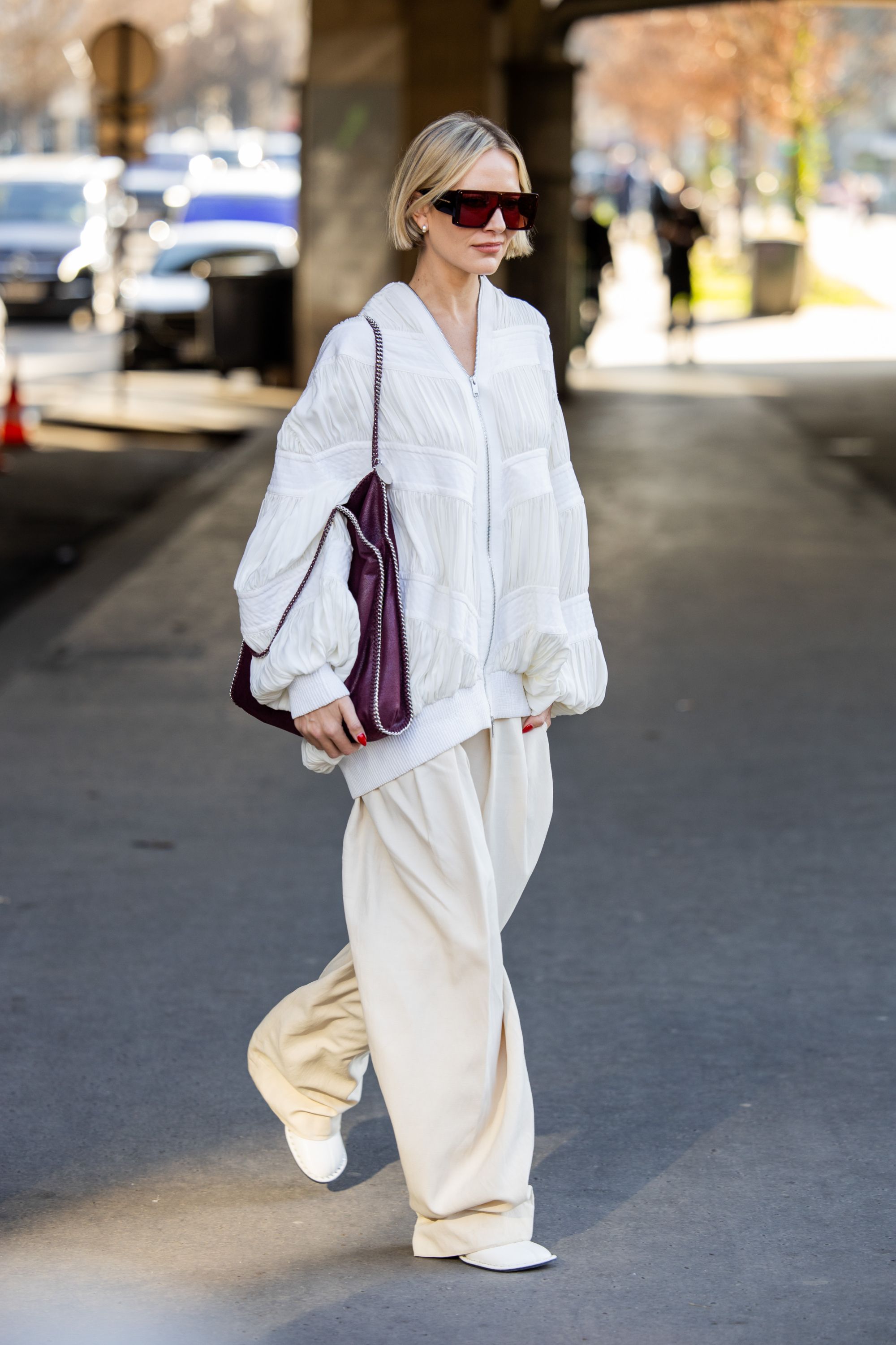 Cómo usar pantalones anchos para reemplazar a los jeans en primavera 2025