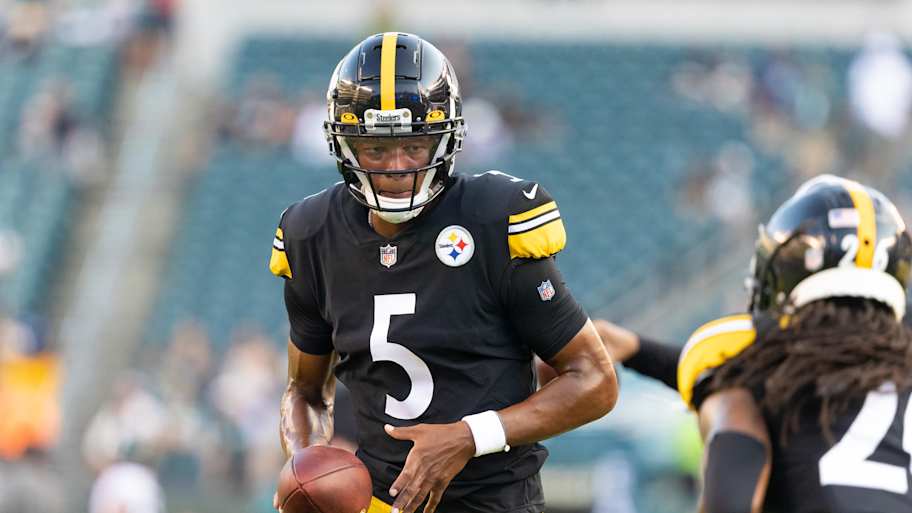 Patriots Sign Former Steelers QB