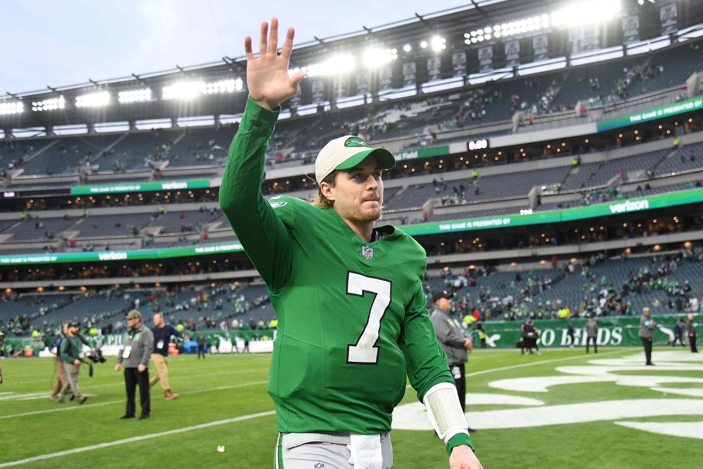 Kenny Pickett traded to the Browns