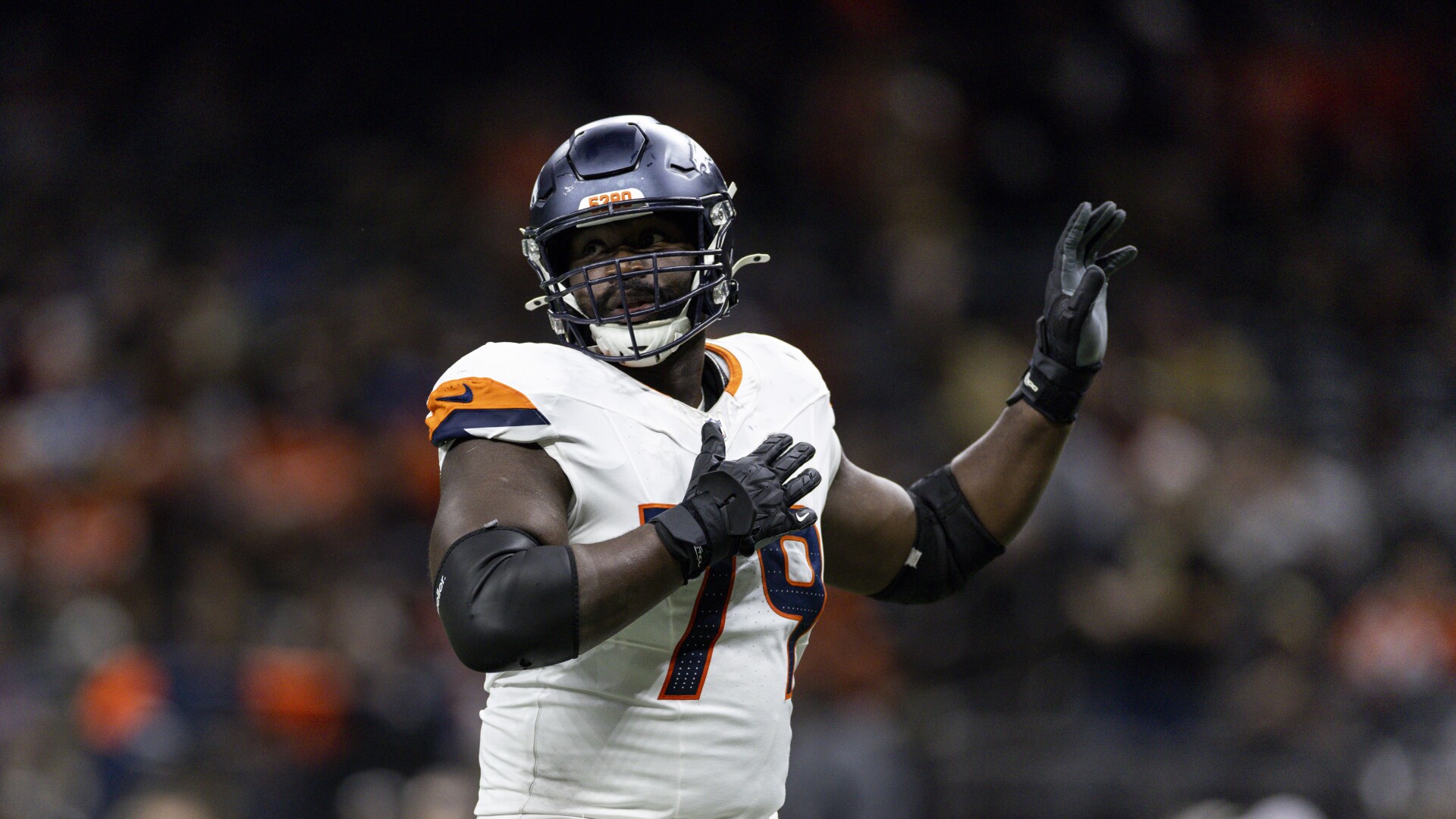 Broncos agree to re-sign OL Matt Peart