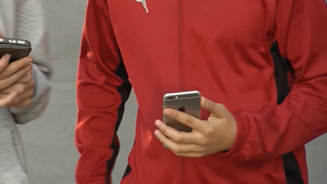 Pläne des Bildungsministers: Schule als handyfreie Zone