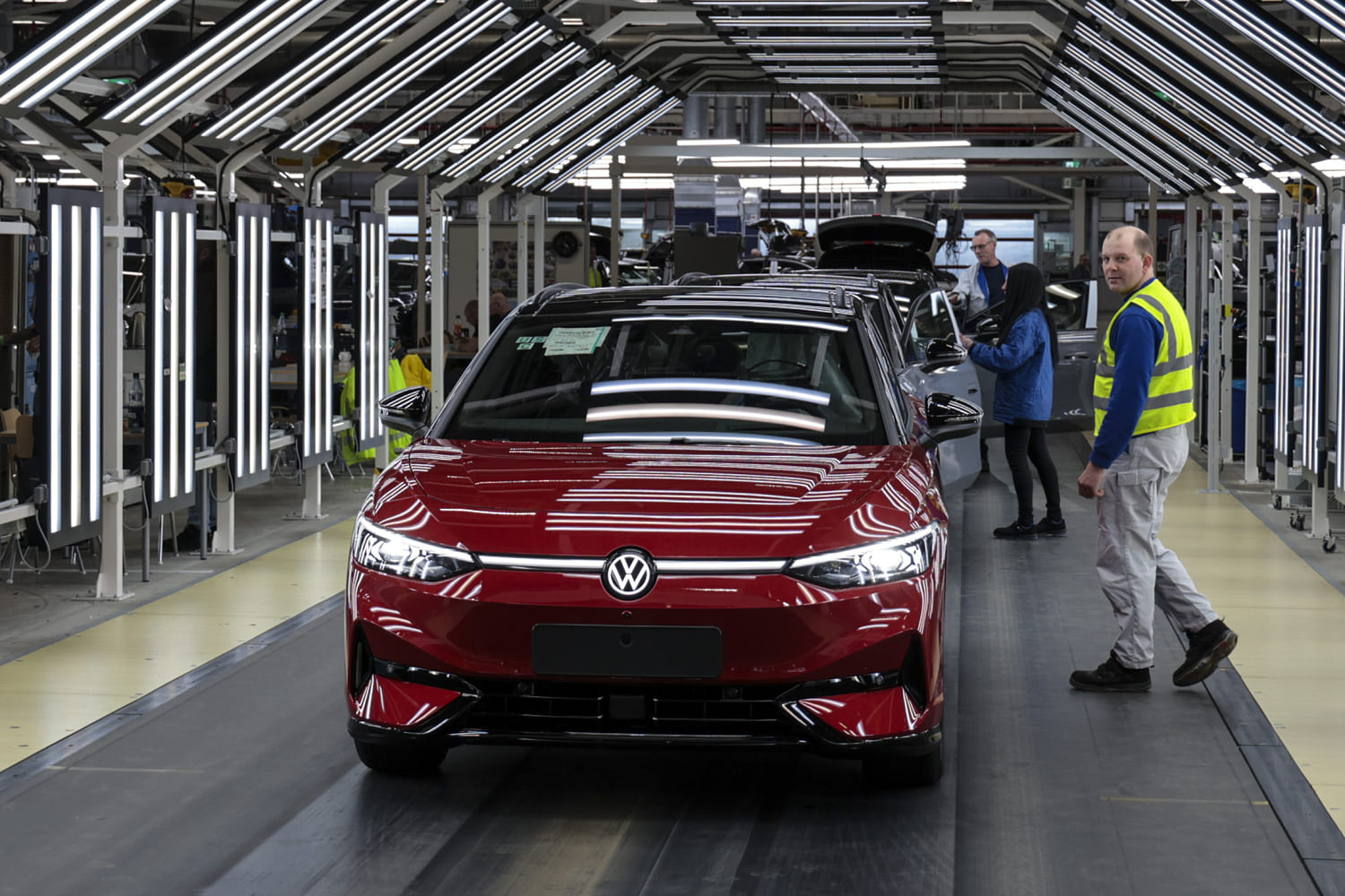 Volkswagen and Stellantis evade Trump's 25% tariffs, while BMW braces ...
