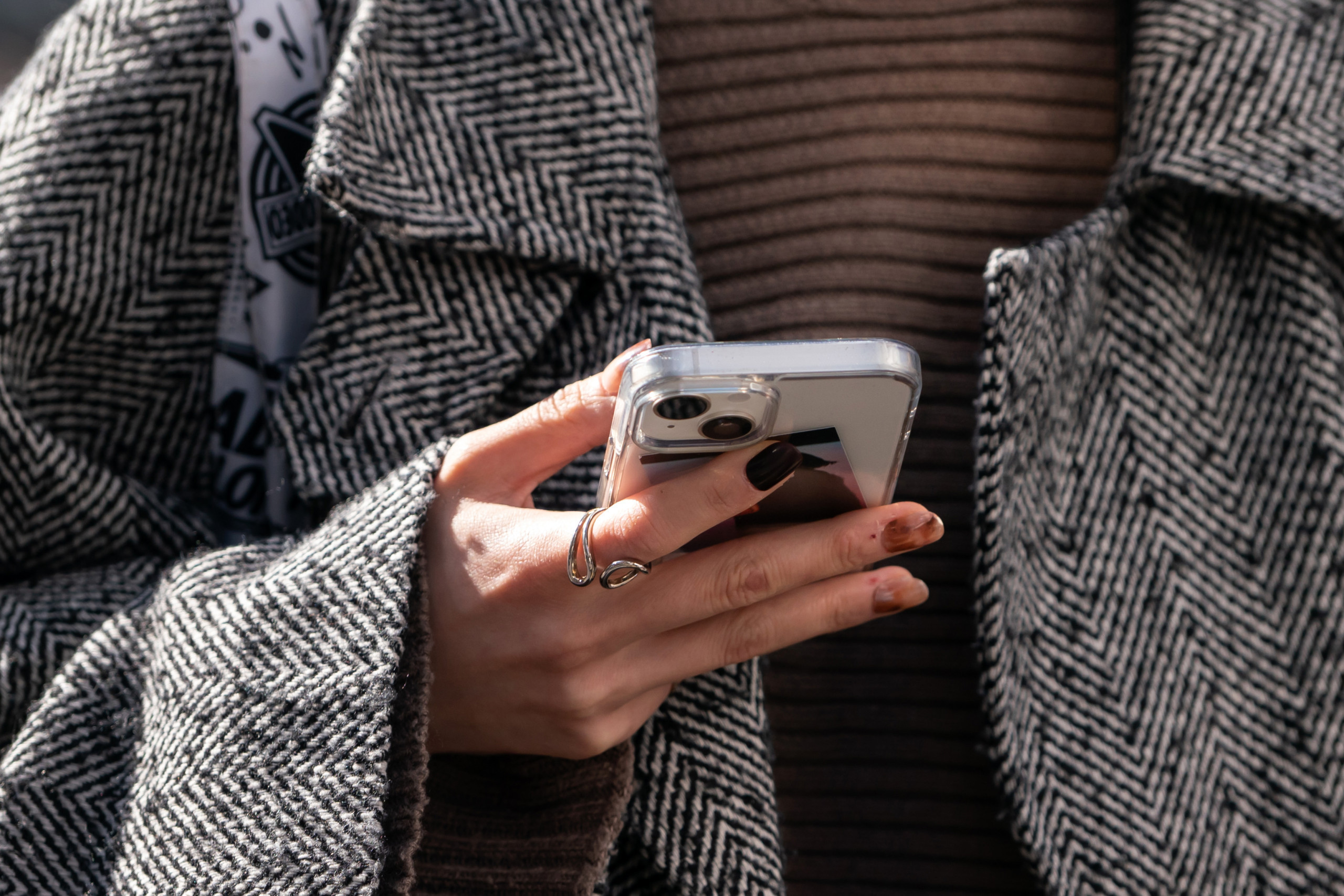 How your smartphone can lead to serious health problems