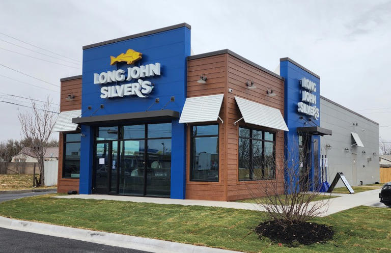 Long John Silver’s sets sail again, West Co Road location now open