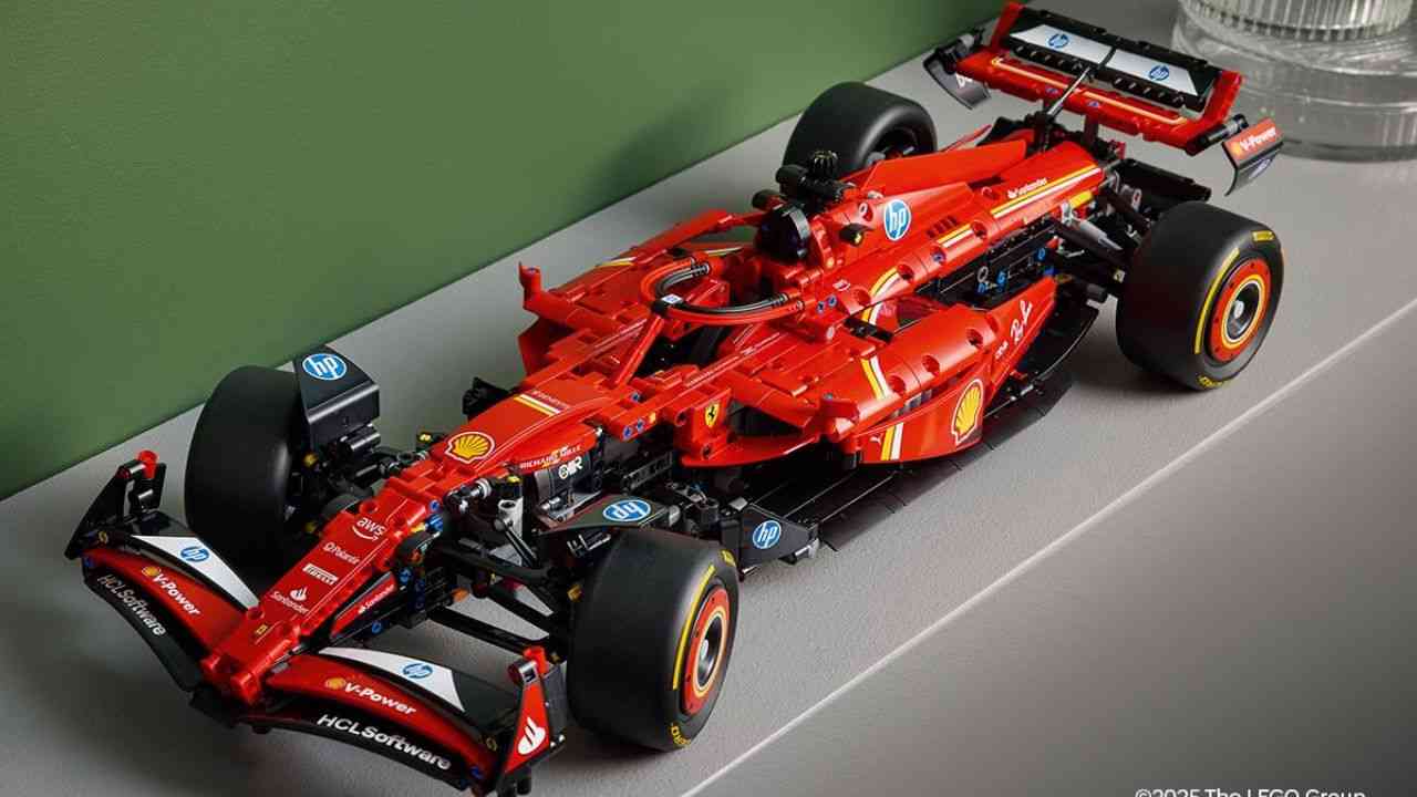 Lego rivela una replica in scala 1:1 della Ferrari SF-24 per promuovere ...