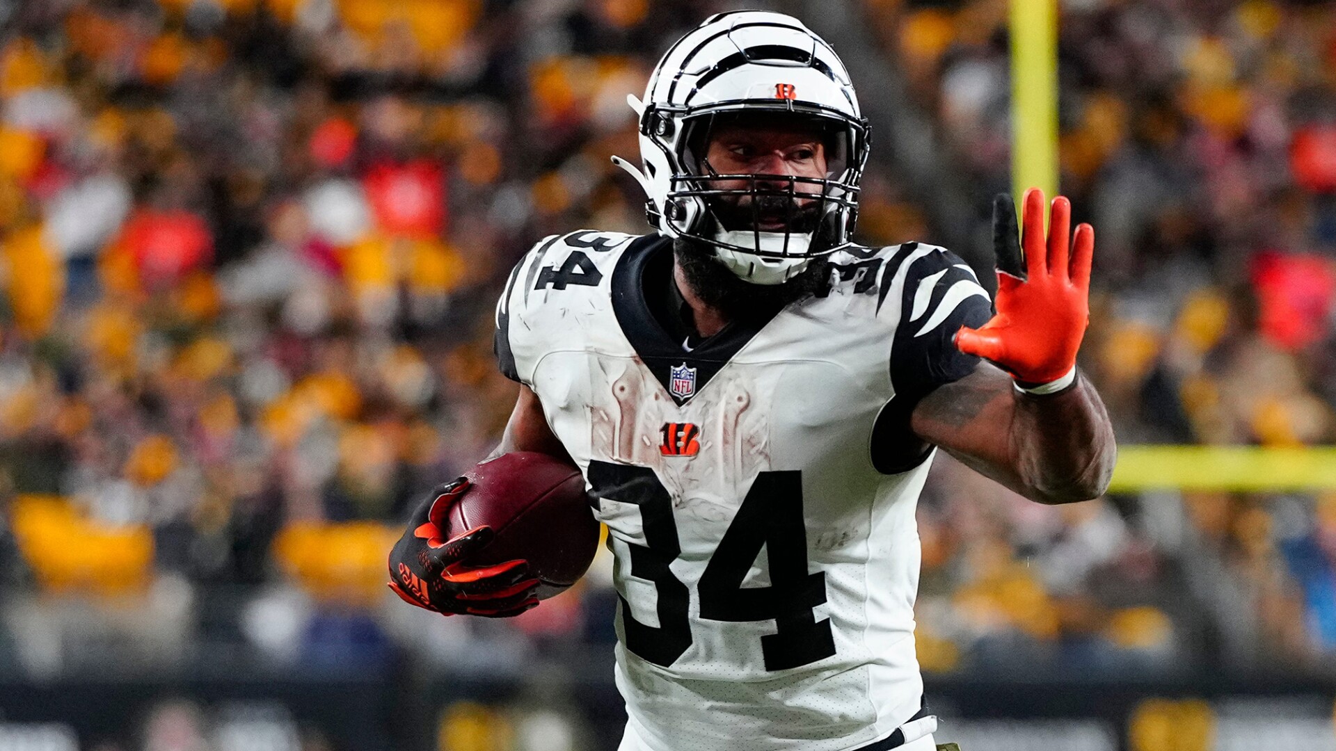 Samaje Perine returns to the Bengals, after a two-year break