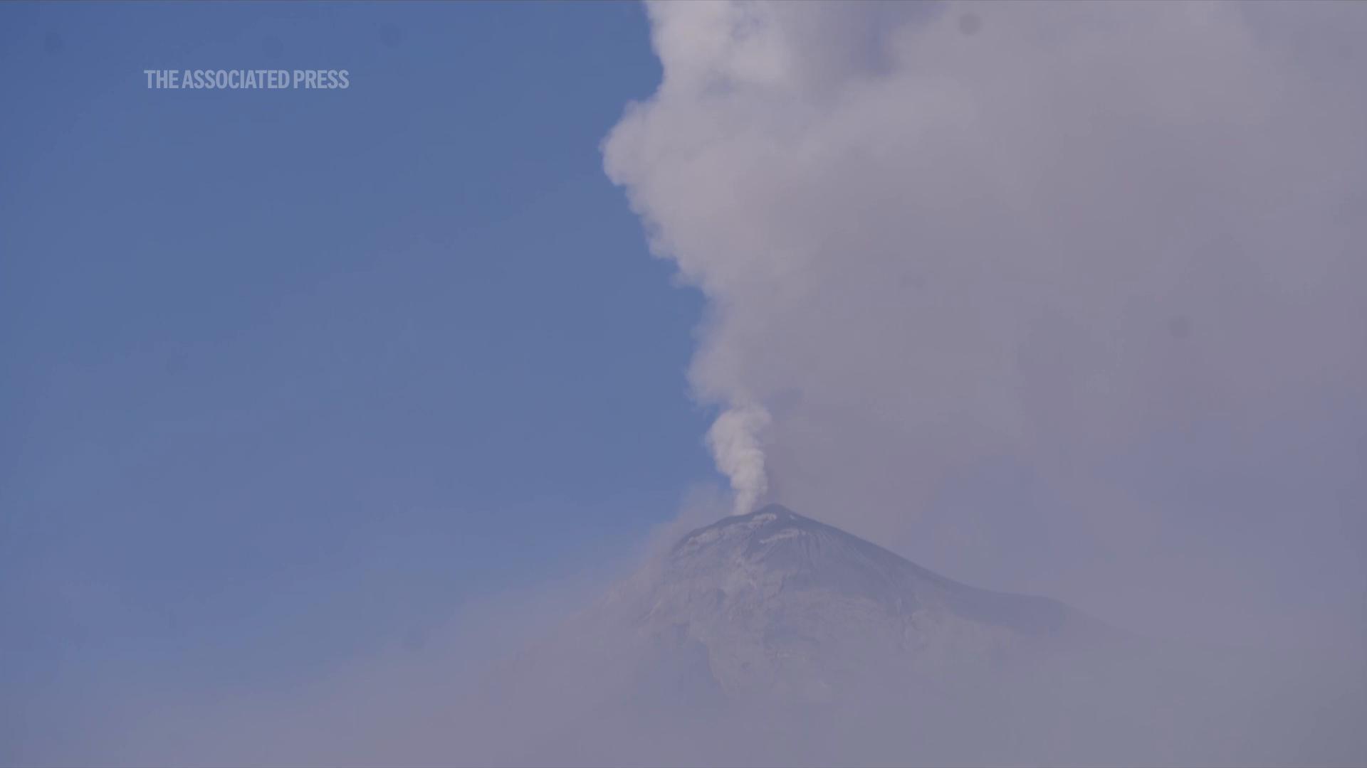 Guatemala's Volcano of Fire erupts blowing up cloud of smoke, forcing ...