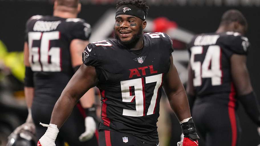 How Grady Jarrett takes Bears up a level on and off the field