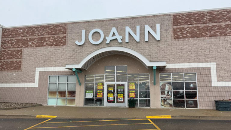 As Joann closes up shop, new Grand Rapids yarn shop thrives