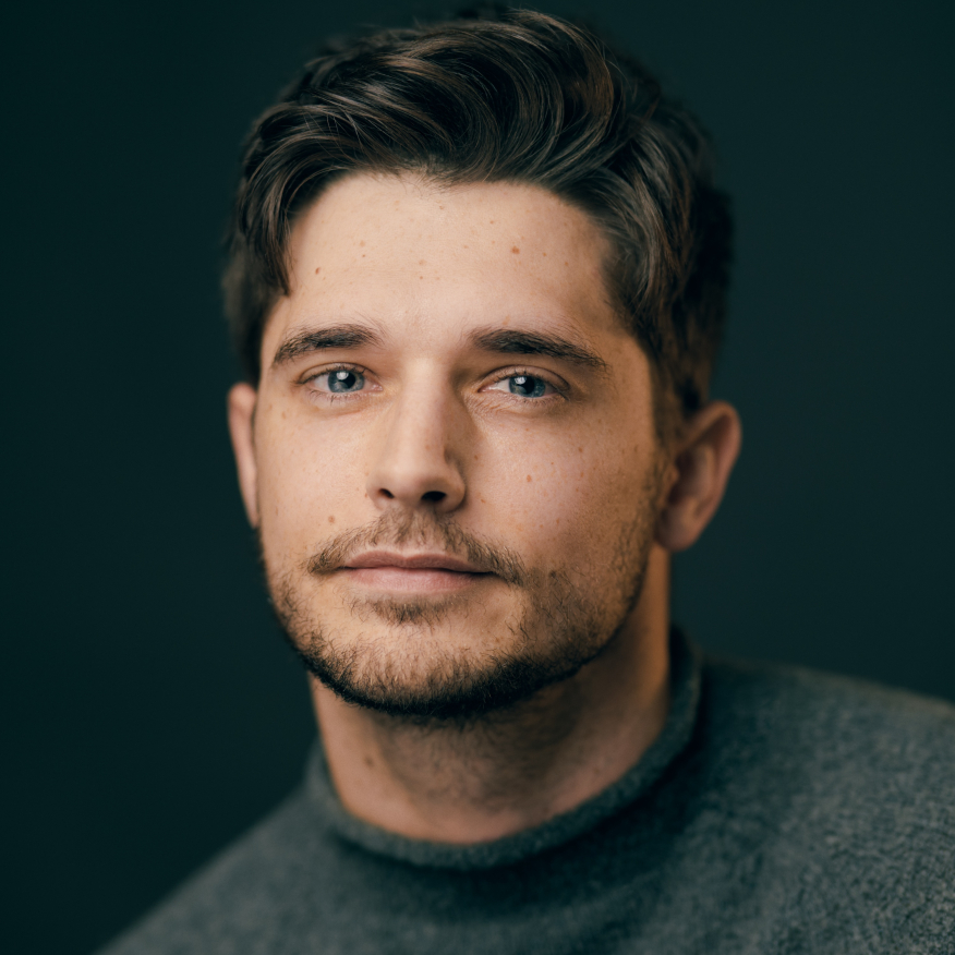 Andy Mientus talks ‘The Jonathan Larson Project’ & the illusions to gay ...