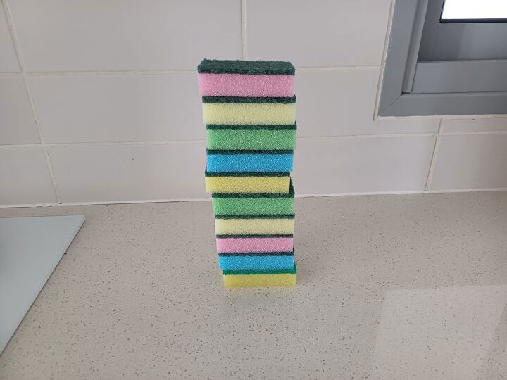 4 Clever Ways to Use Sponges in the Kitchen for Easy Cleaning 4 Clever Ways to Use Sponges in the Kitchen for Easy Cleaning