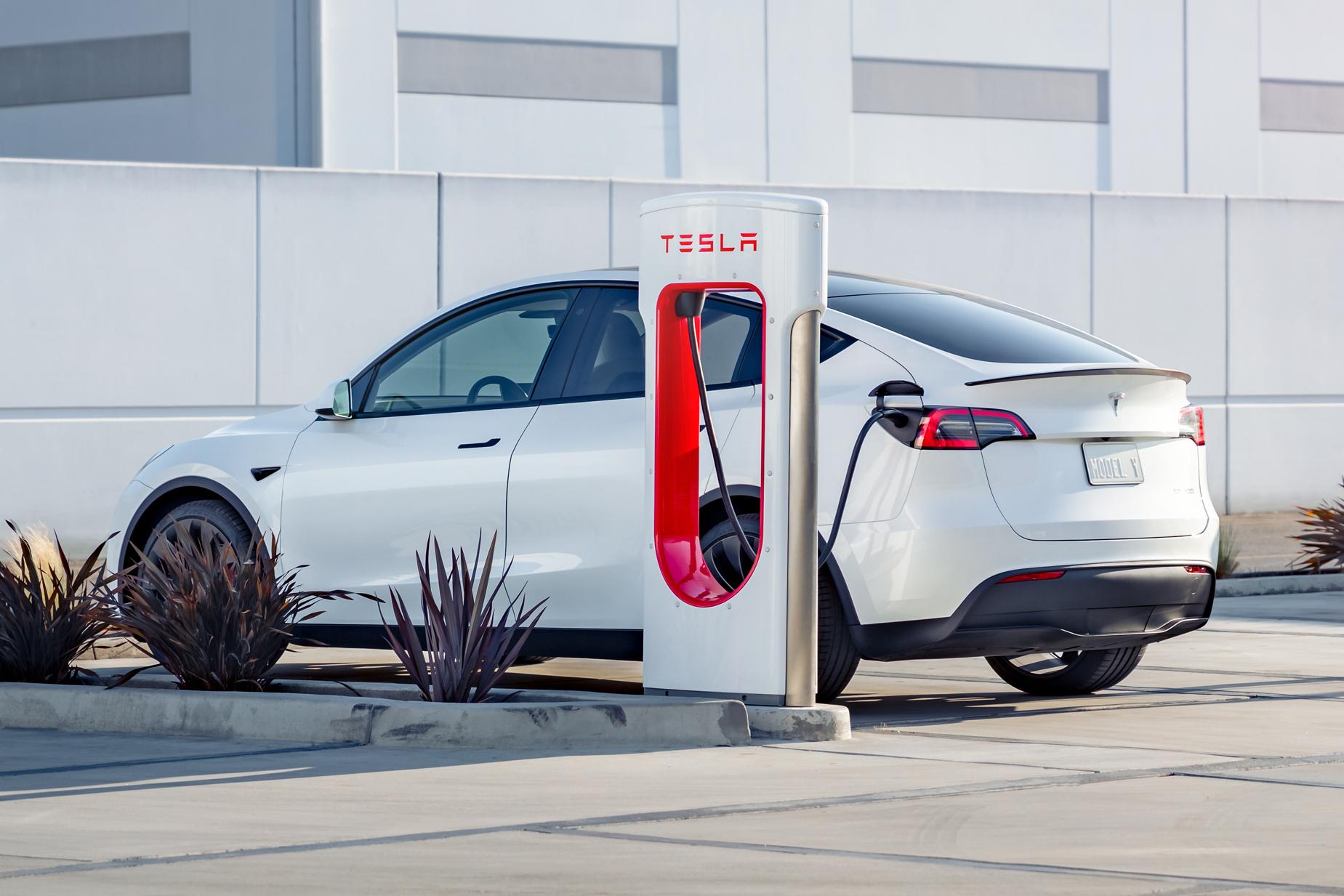 Tesla can now bill you for taking too long at a busy Supercharger in ...