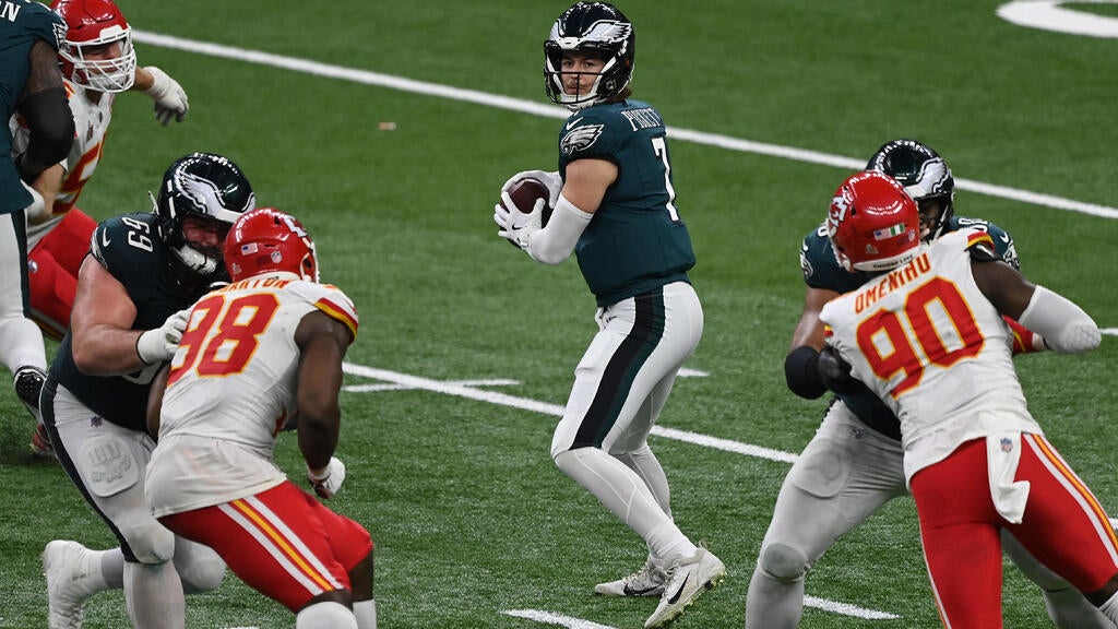 Philadelphia Eagles trade backup QB Kenny Pickett to Cleveland Browns ...