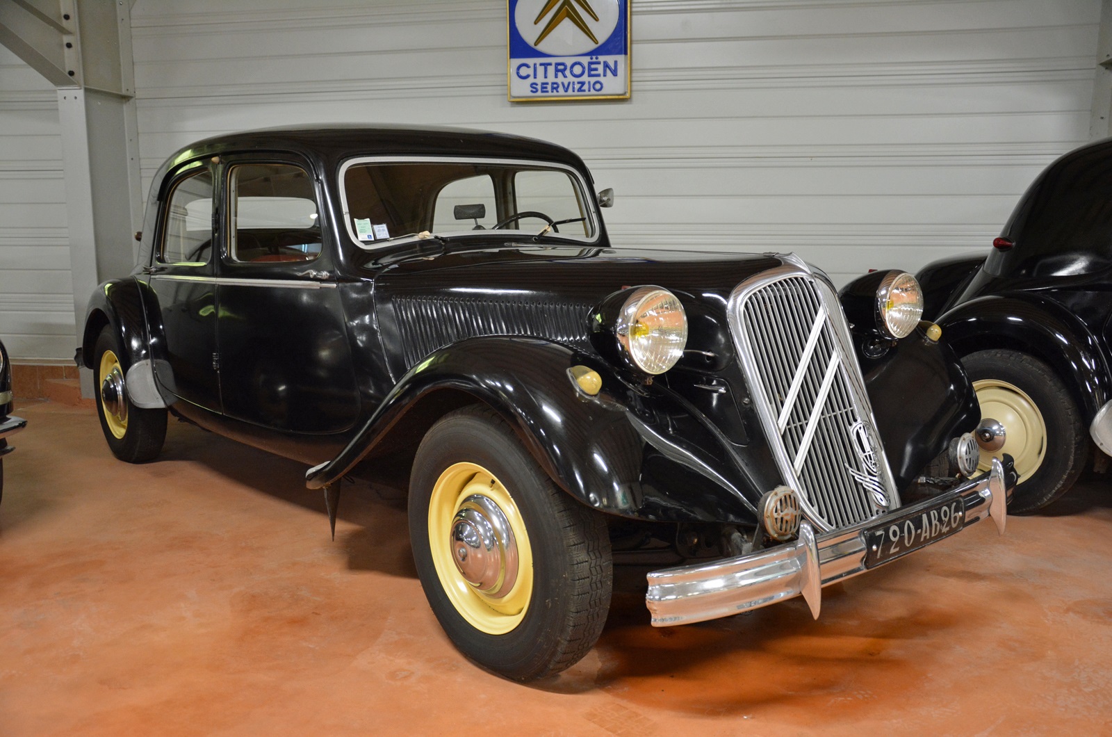 De man die 120 Citroëns bezit