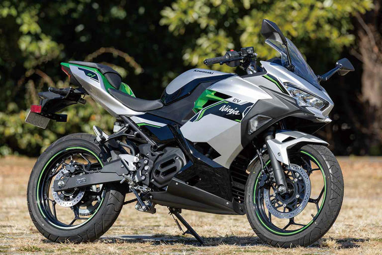 電動ニンジャは原付二種相当のバイクのあり方を変える？ カワサキ「Ninja e-1」の走りと装備をチェック