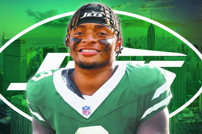 Jets choose Justin Fields as new QB with $40 million NFL free agency contract
