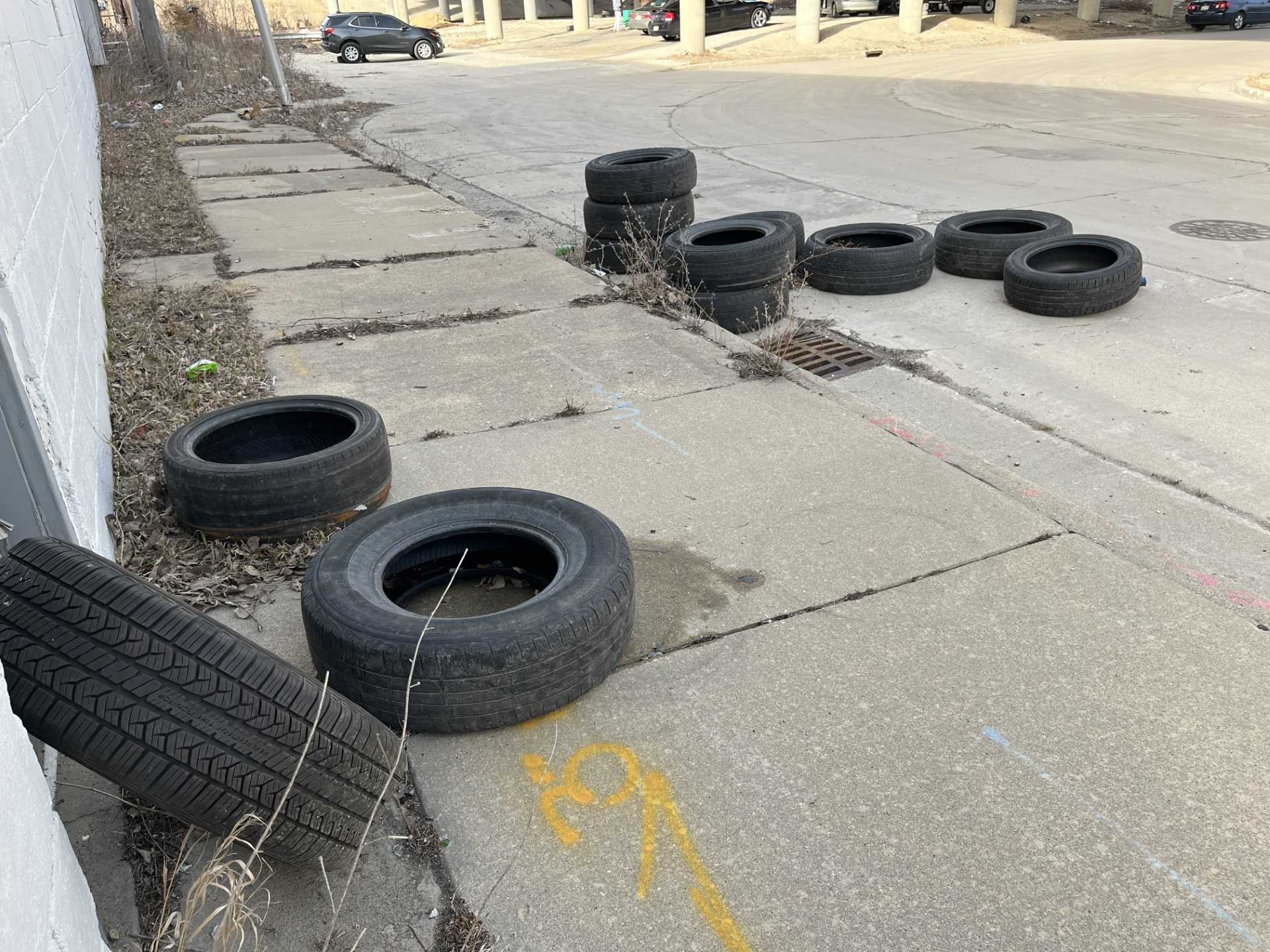 Video shows brazen tire dumping on Milwaukee street at night