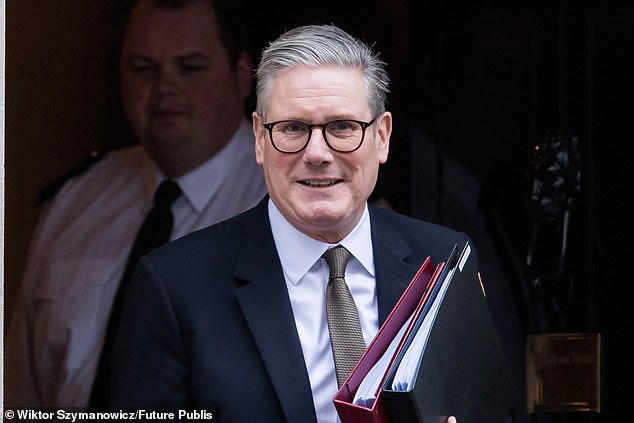 Keir Starmer's surrender of the Chagos Islands faces legal challenge Keir Starmer's surrender of the Chagos Islands faces legal challenge