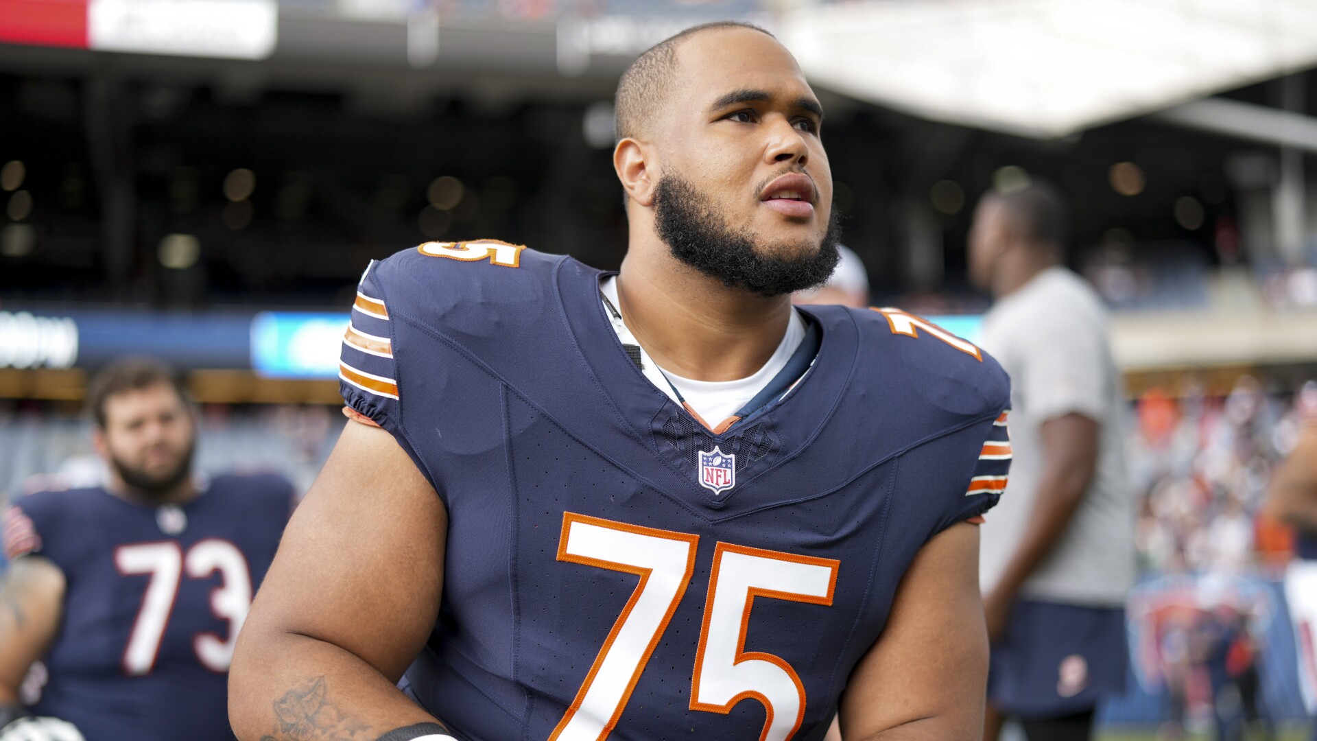 Dolphins agree to terms with OL Larry Borom