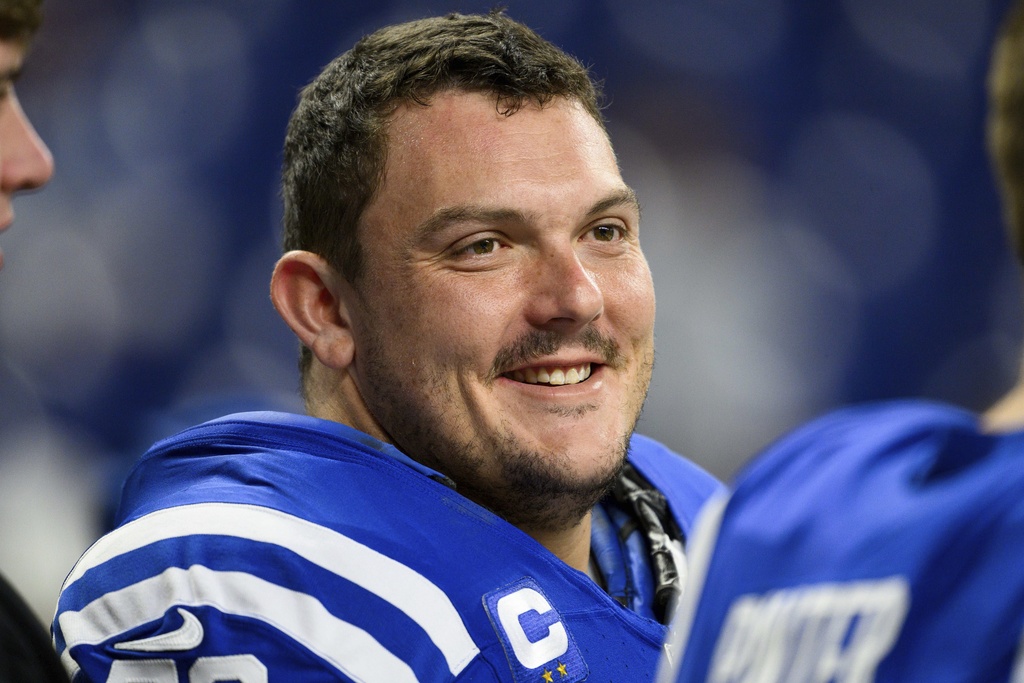 Vikings agree to deals with C Ryan Kelly, CB Isaiah Rodgers and bring ...