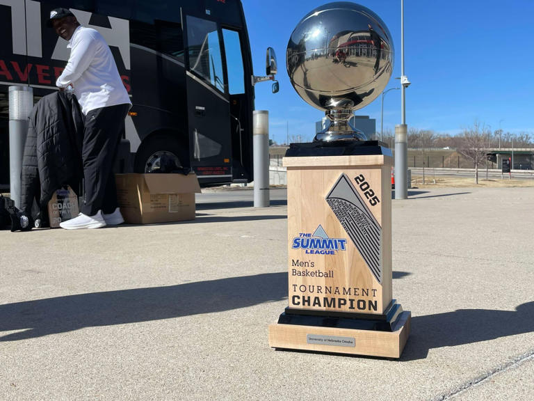 ‘Beyond our wildest dreams’: Omaha men’s basketball returns home after ...