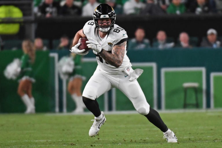 Jaguars free agent tight end signs with NFC team
