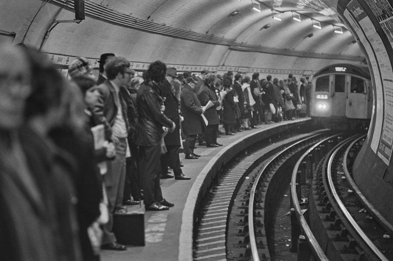 London Underground photos show Tube in 1970s and 80s and it looks ...