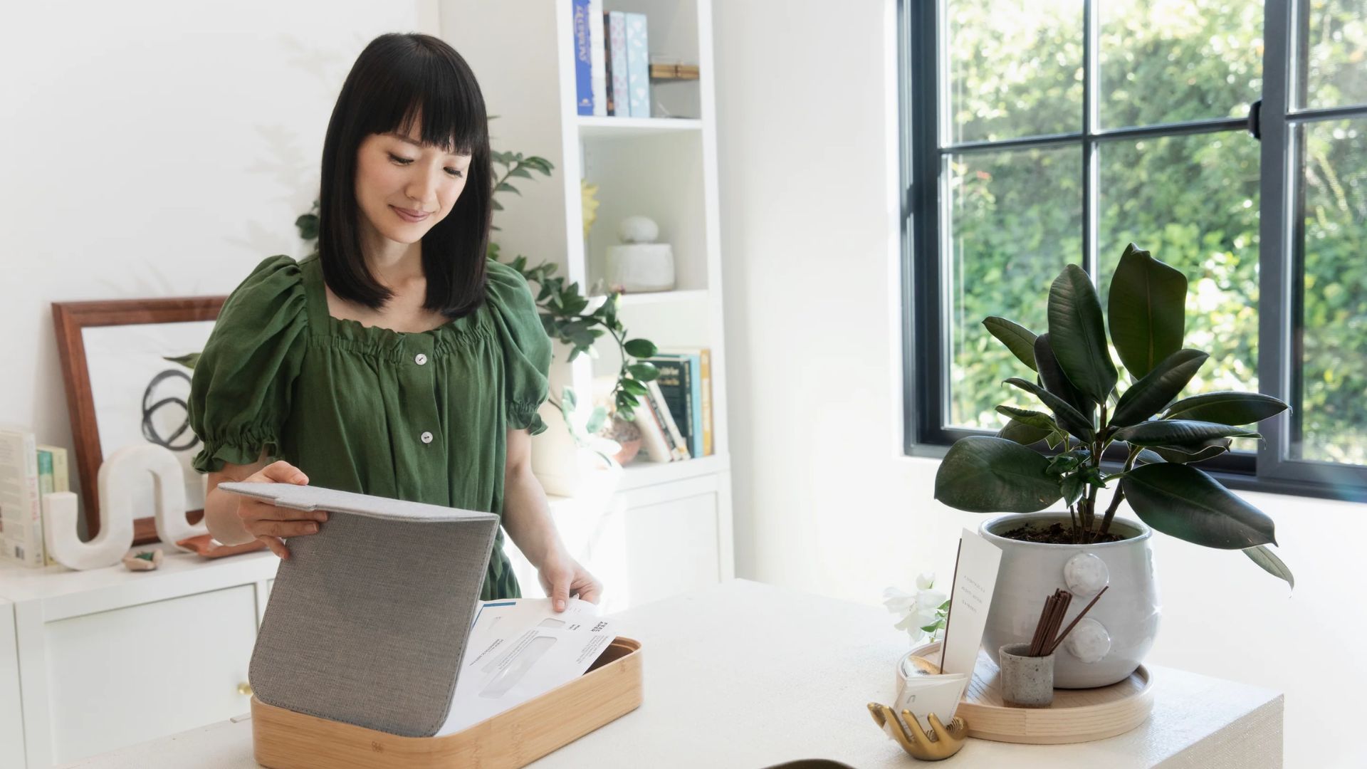 Marie Kondo's 5 Tricks for an Organized Entryway Helped Me Cut My ...