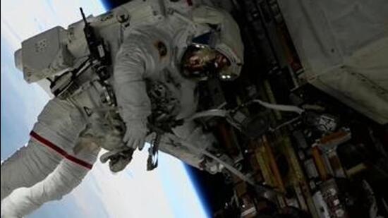Scientifically Speaking: A lack of germs may be making astronauts sick