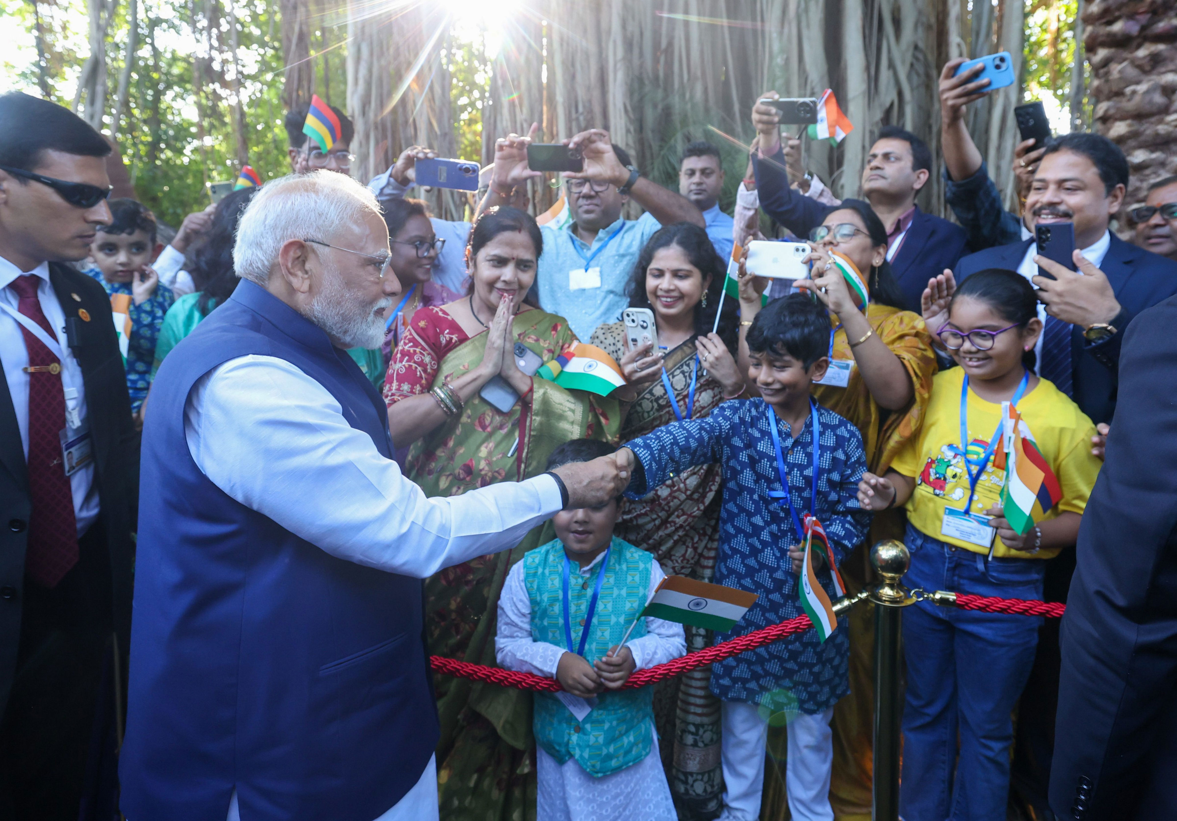 PM Modi meets Mauritius President Dharam Gokhool, gifts him Gangajal ...