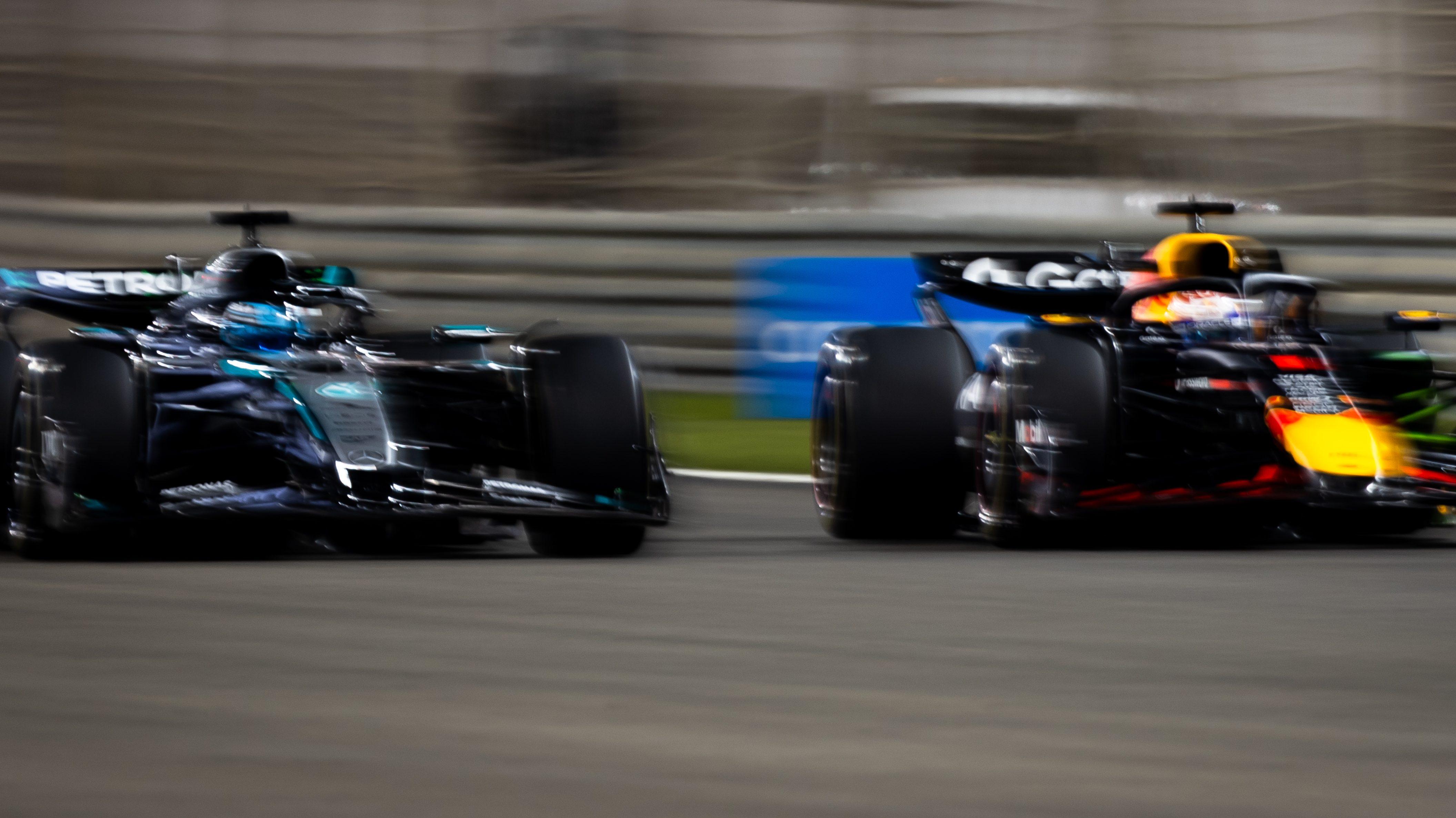 Mercedes zet Red Bull en Ferrari op scherp in onderlinge strijd